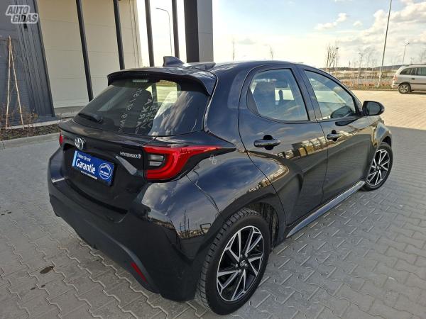 Melns Toyota Yaris 2021 Viļņa, ar dzinēja tilpumu 1.50 L un nobraukumu 173 tūkst. km par 11950 €, foto 3 vietnē AUTOMOTO.COM.LV