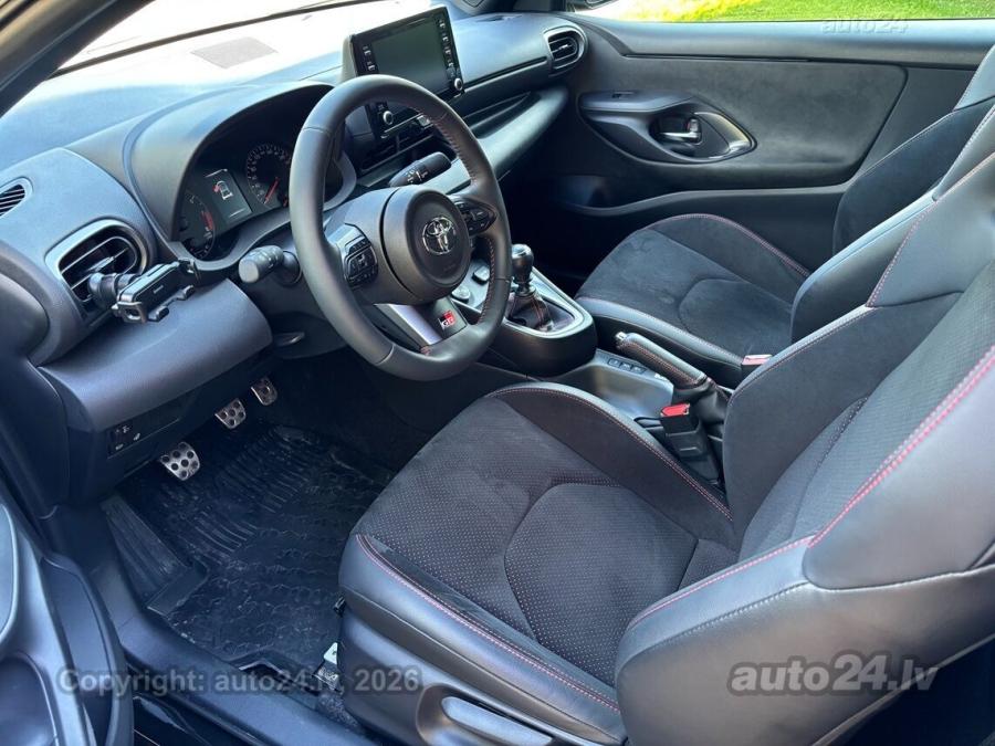 Melns Toyota Yaris 2021 Tallina, ar dzinēja tilpumu 1.60 L un nobraukumu 8 tūkst. km par 38900 €, foto 8 vietnē AUTOMOTO.COM.LV
