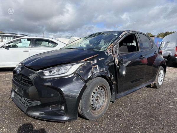 Melns Toyota Yaris 2021 Radviliškis, ar dzinēja tilpumu 1.49 L un nobraukumu 67 tūkst. km par 5750 €, foto 1 vietnē AUTOMOTO.COM.LV