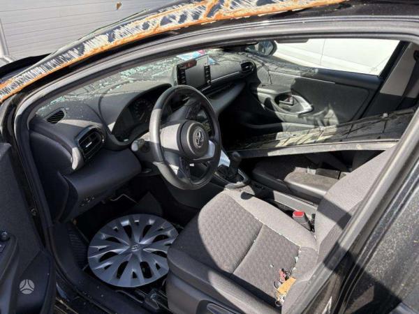 Melns Toyota Yaris 2021 Radviliškis, ar dzinēja tilpumu 1.49 L un nobraukumu 67 tūkst. km par 5750 €, foto 6 vietnē AUTOMOTO.COM.LV