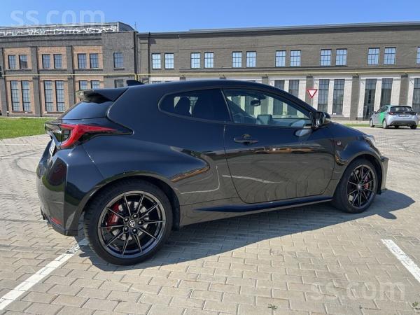 Melns Toyota Yaris 2021 Rīga, ar dzinēja tilpumu 1.60 L un nobraukumu 37 tūkst. km par 28800 €, foto 8 vietnē AUTOMOTO.COM.LV