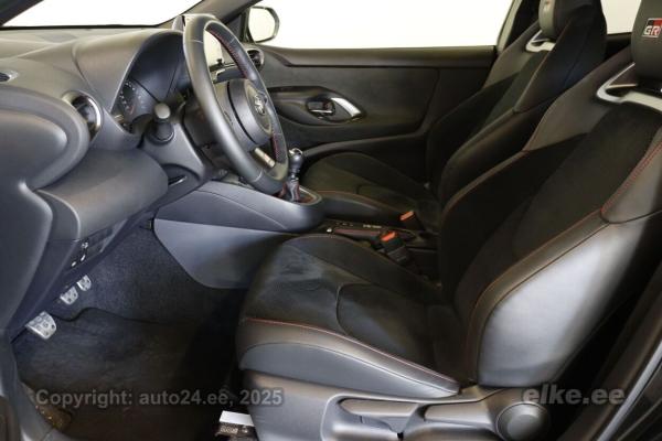 Black Toyota Yaris 2022 in Tallinn, with an engine capacity of 1.62 L and mileage of 13 thousand km for 37000 €, photo 11 on AUTOMOTO.COM.LV