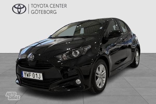 Black Toyota Yaris 2022 in Kaunas, with an engine capacity of 0.00 L and mileage of 32 thousand km for 22927 €, photo 1 on AUTOMOTO.COM.LV