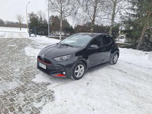 Black Toyota Yaris 2022 in Kaunas, with an engine capacity of 1.49 L and mileage of 40 thousand km for 13800 €, photo  on AUTOMOTO.COM.LV