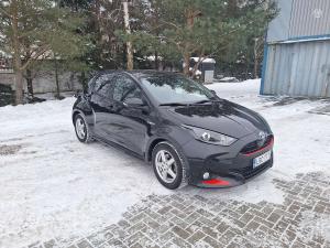 Melns Toyota Yaris 2022 Kauņa, ar dzinēja tilpumu 1.49 L un nobraukumu 40 tūkst. km par 13800 €, foto 2 vietnē AUTOMOTO.COM.LV