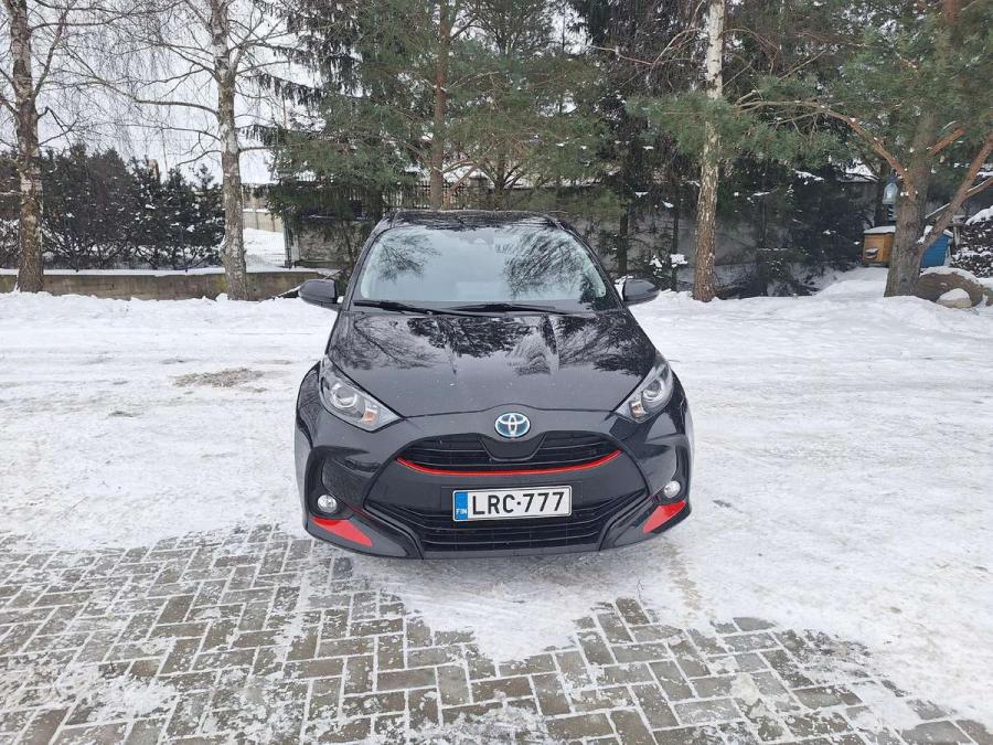 Melns Toyota Yaris 2022 Kauņa, ar dzinēja tilpumu 1.49 L un nobraukumu 40 tūkst. km par 13800 €, foto 3 vietnē AUTOMOTO.COM.LV