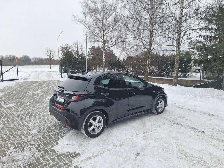 Melns Toyota Yaris 2022 Kauņa, ar dzinēja tilpumu 1.49 L un nobraukumu 40 tūkst. km par 13800 €, foto 5 vietnē AUTOMOTO.COM.LV