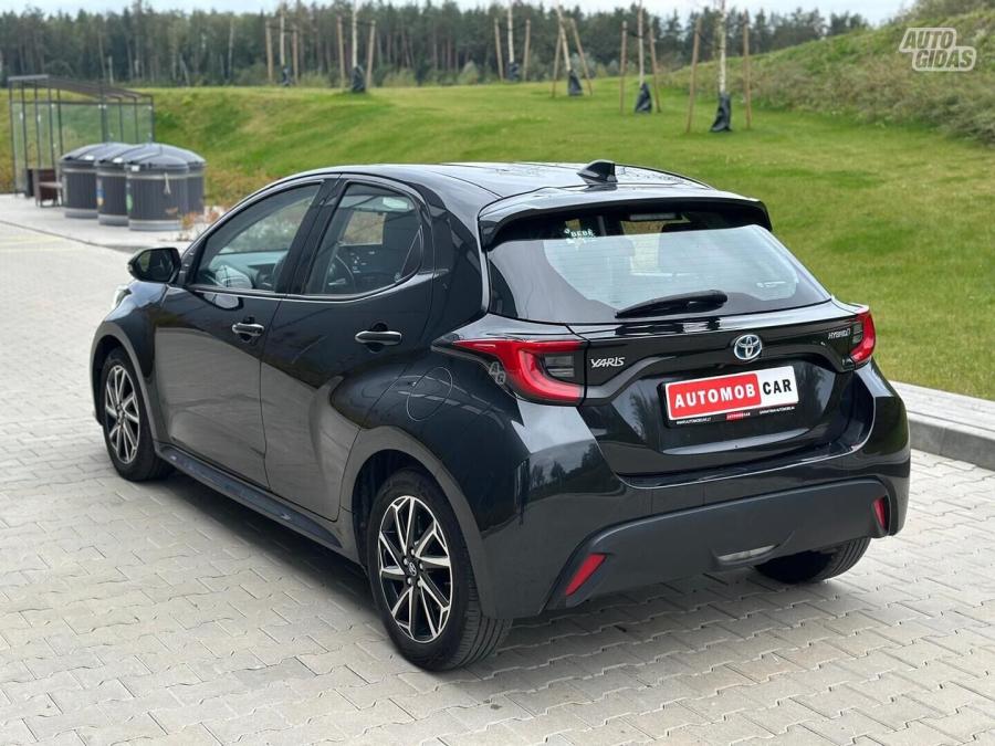 Melns Toyota Yaris 2022 Viļņa, ar dzinēja tilpumu 1.50 L un nobraukumu 101 tūkst. km par 15950 €, foto 3 vietnē AUTOMOTO.COM.LV
