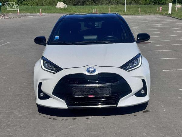 Melns Toyota Yaris 2022 Viļņa, ar dzinēja tilpumu 1.50 L un nobraukumu 40 tūkst. km par 19950 €, foto 2 vietnē AUTOMOTO.COM.LV