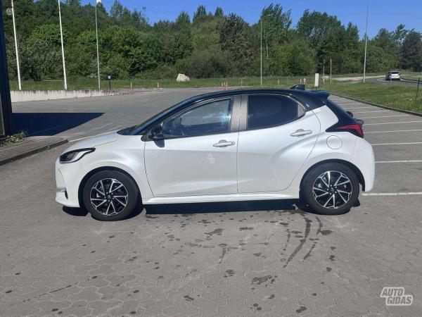 Melns Toyota Yaris 2022 Viļņa, ar dzinēja tilpumu 1.50 L un nobraukumu 40 tūkst. km par 19950 €, foto 5 vietnē AUTOMOTO.COM.LV