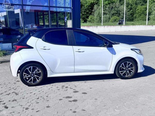 Melns Toyota Yaris 2022 Viļņa, ar dzinēja tilpumu 1.50 L un nobraukumu 40 tūkst. km par 19950 €, foto 6 vietnē AUTOMOTO.COM.LV
