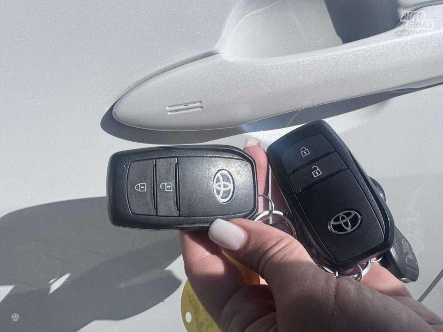 Melns Toyota Yaris 2022 Viļņa, ar dzinēja tilpumu 1.50 L un nobraukumu 40 tūkst. km par 19950 €, foto 13 vietnē AUTOMOTO.COM.LV
