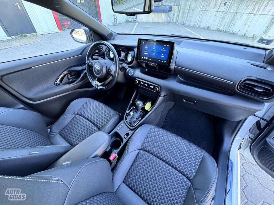 Melns Toyota Yaris 2022 Viļņa, ar dzinēja tilpumu 1.50 L un nobraukumu 40 tūkst. km par 19950 €, foto 23 vietnē AUTOMOTO.COM.LV