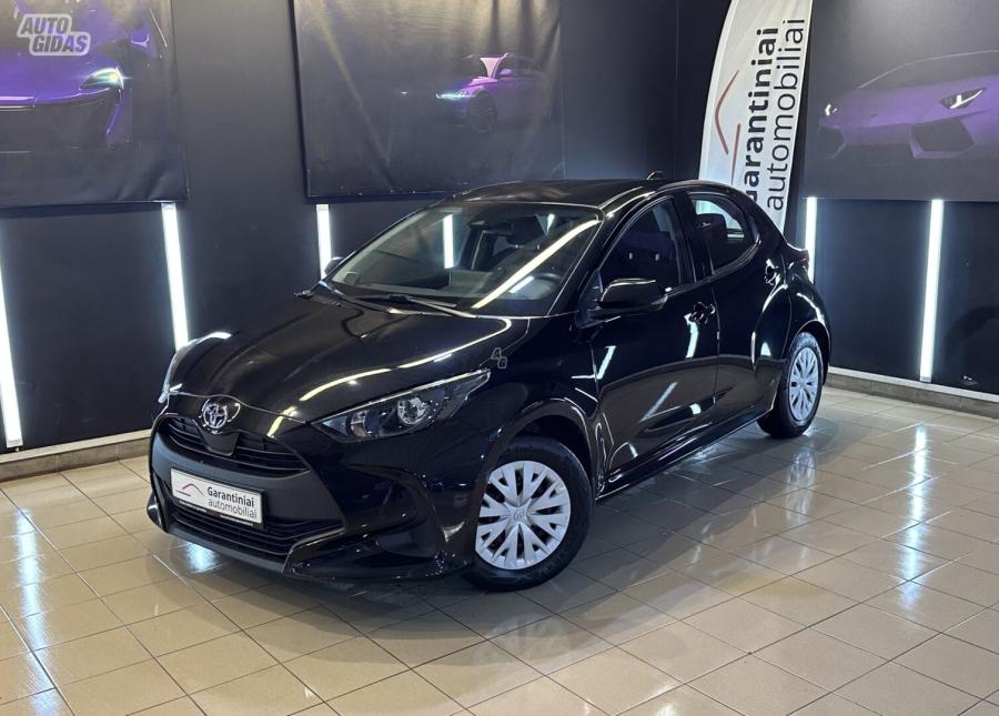 Black Toyota Yaris 2022 in Avizieniai, with an engine capacity of 1.50 L and mileage of 95 thousand km for 13950 €, photo 1 on AUTOMOTO.COM.LV