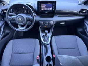 Black Toyota Yaris 2022 in Avizieniai, with an engine capacity of 1.50 L and mileage of 95 thousand km for 13950 €, photo 4 on AUTOMOTO.COM.LV