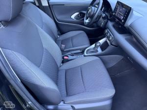 Black Toyota Yaris 2022 in Avizieniai, with an engine capacity of 1.50 L and mileage of 95 thousand km for 13950 €, photo 5 on AUTOMOTO.COM.LV