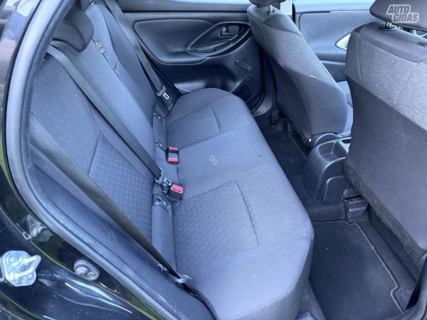 Black Toyota Yaris 2022 in Avizieniai, with an engine capacity of 1.50 L and mileage of 95 thousand km for 13950 €, photo 5 on AUTOMOTO.COM.LV