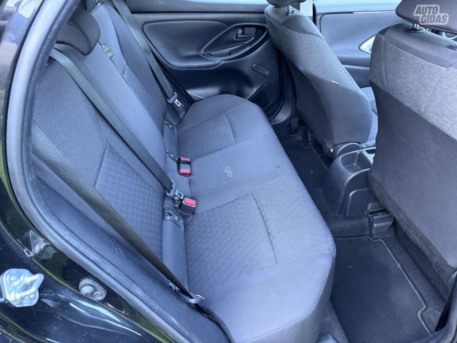 Black Toyota Yaris 2022 in Avizieniai, with an engine capacity of 1.50 L and mileage of 95 thousand km for 13950 €, photo 6 on AUTOMOTO.COM.LV