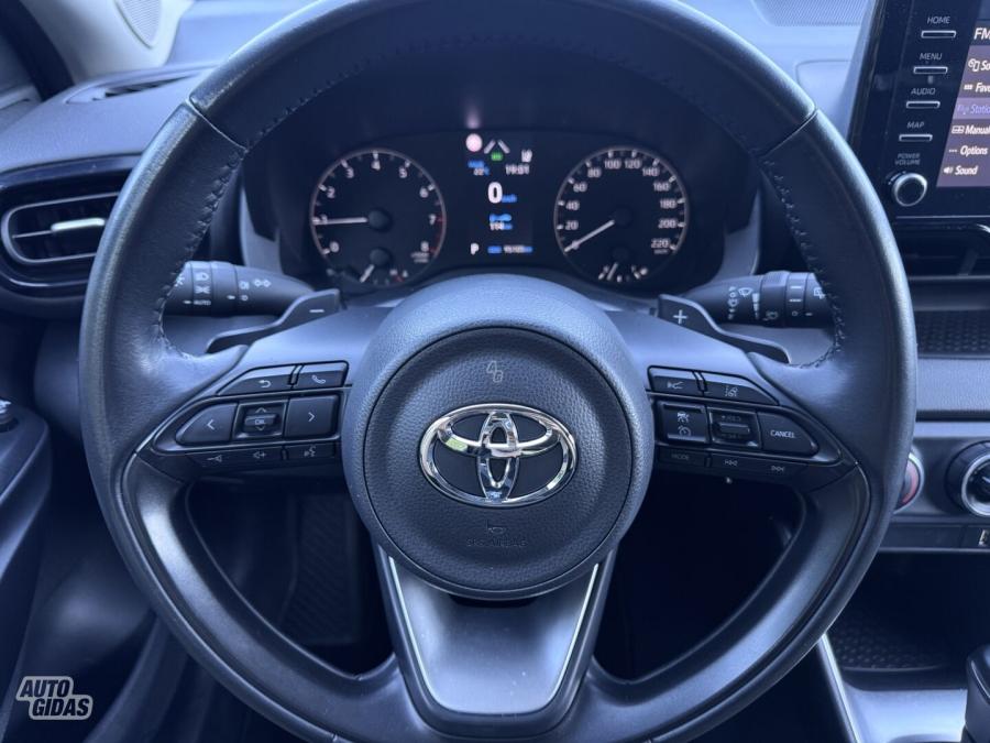 Black Toyota Yaris 2022 in Avizieniai, with an engine capacity of 1.50 L and mileage of 95 thousand km for 13950 €, photo 8 on AUTOMOTO.COM.LV