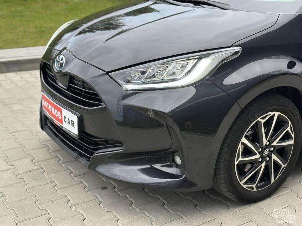 Black Toyota Yaris 2022 in Vilnius, with an engine capacity of 1.50 L and mileage of 101 thousand km for 14950 €, photo 1 on AUTOMOTO.COM.LV