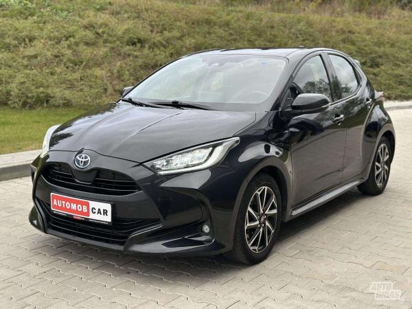 Black Toyota Yaris 2022 in Vilnius, with an engine capacity of 1.50 L and mileage of 101 thousand km for 14950 €, photo 2 on AUTOMOTO.COM.LV