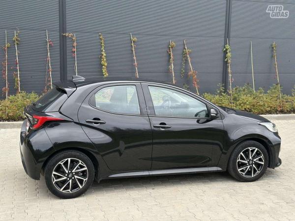 Black Toyota Yaris 2022 in Vilnius, with an engine capacity of 1.50 L and mileage of 101 thousand km for 14950 €, photo 8 on AUTOMOTO.COM.LV