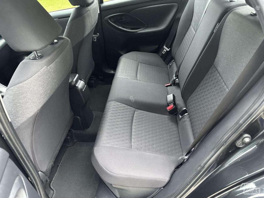 Melns Toyota Yaris 2022 Viļņa, ar dzinēja tilpumu 1.50 L un nobraukumu 101 tūkst. km par 14950 €, foto 21 vietnē AUTOMOTO.COM.LV