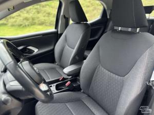 Melns Toyota Yaris 2022 Viļņa, ar dzinēja tilpumu 1.50 L un nobraukumu 101 tūkst. km par 14950 €, foto 22 vietnē AUTOMOTO.COM.LV