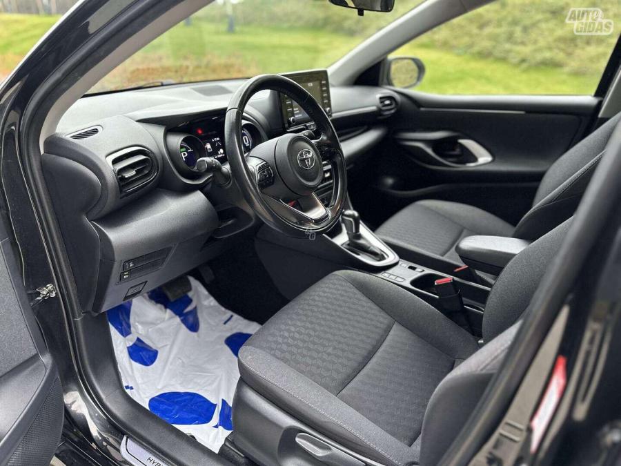 Melns Toyota Yaris 2022 Viļņa, ar dzinēja tilpumu 1.50 L un nobraukumu 101 tūkst. km par 14950 €, foto 23 vietnē AUTOMOTO.COM.LV