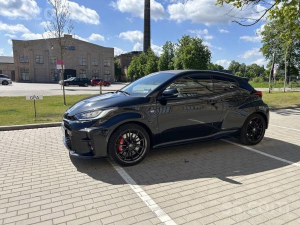 Melns Toyota Yaris 2022 Rīga, ar dzinēja tilpumu 1.60 L un nobraukumu 37 tūkst. km par 29500 €, foto 2 vietnē AUTOMOTO.COM.LV