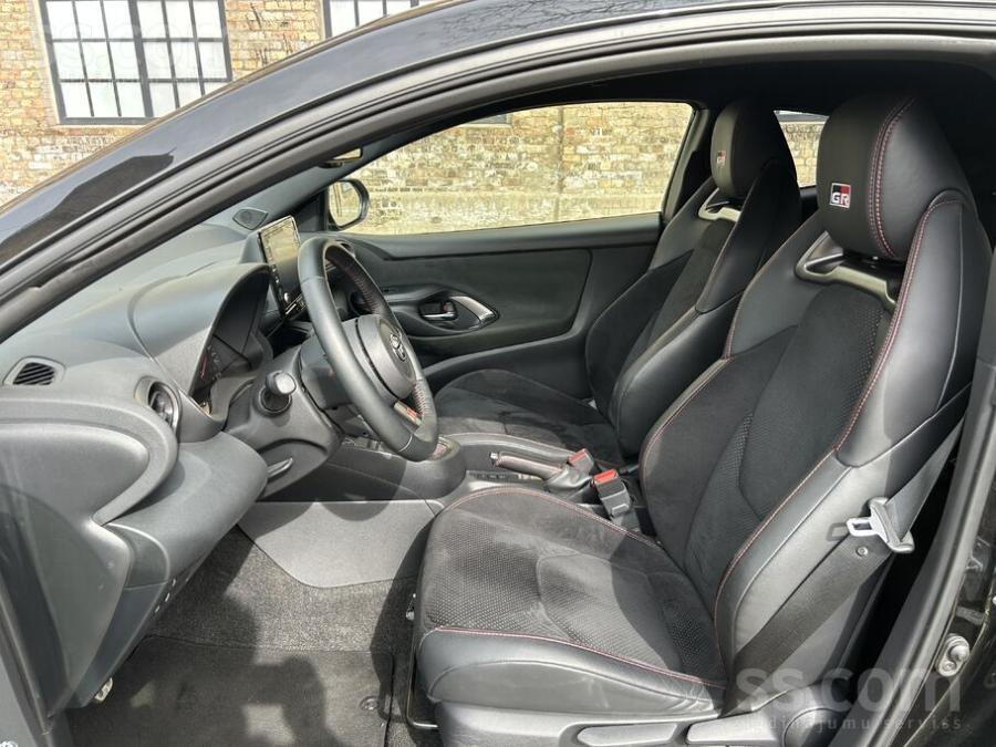 Melns Toyota Yaris 2022 Rīga, ar dzinēja tilpumu 1.60 L un nobraukumu 37 tūkst. km par 29500 €, foto 14 vietnē AUTOMOTO.COM.LV