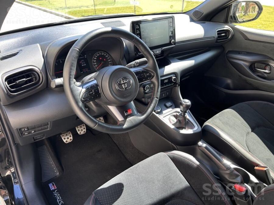 Melns Toyota Yaris 2022 Rīga, ar dzinēja tilpumu 1.60 L un nobraukumu 37 tūkst. km par 29500 €, foto 15 vietnē AUTOMOTO.COM.LV