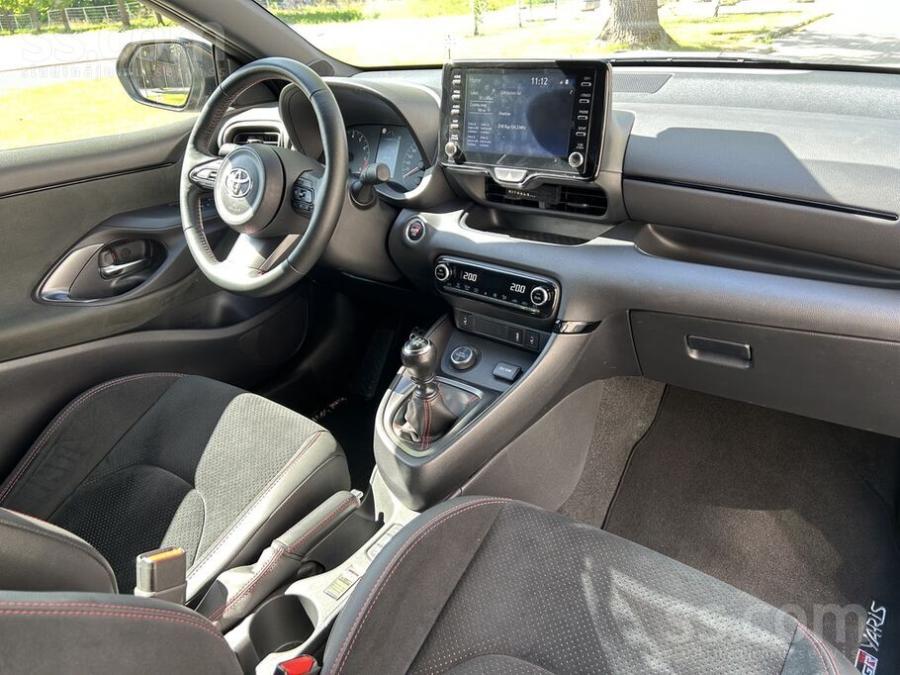Melns Toyota Yaris 2022 Rīga, ar dzinēja tilpumu 1.60 L un nobraukumu 37 tūkst. km par 29500 €, foto 18 vietnē AUTOMOTO.COM.LV