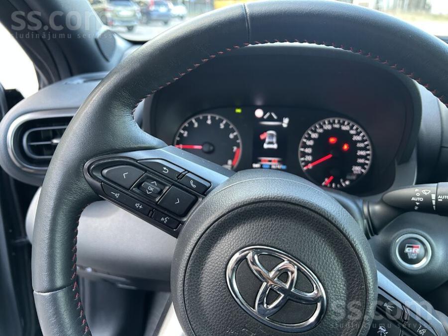 Melns Toyota Yaris 2022 Rīga, ar dzinēja tilpumu 1.60 L un nobraukumu 37 tūkst. km par 29500 €, foto 21 vietnē AUTOMOTO.COM.LV