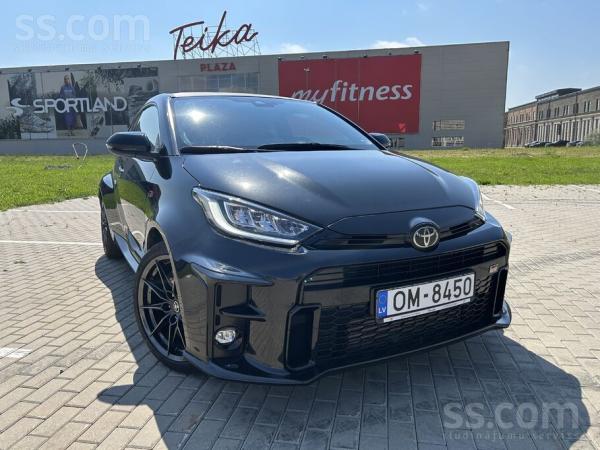 Melns Toyota Yaris 2022 Rīga, ar dzinēja tilpumu 1.60 L un nobraukumu 37 tūkst. km par 29500 €, foto 1 vietnē AUTOMOTO.COM.LV