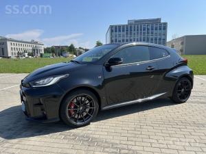 Melns Toyota Yaris 2022 Rīga, ar dzinēja tilpumu 1.60 L un nobraukumu 37 tūkst. km par 29500 €, foto 4 vietnē AUTOMOTO.COM.LV
