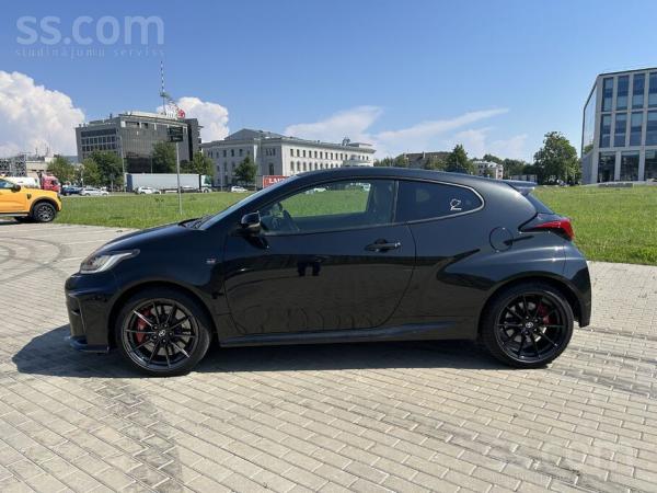 Melns Toyota Yaris 2022 Rīga, ar dzinēja tilpumu 1.60 L un nobraukumu 37 tūkst. km par 29500 €, foto 4 vietnē AUTOMOTO.COM.LV