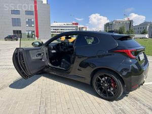 Melns Toyota Yaris 2022 Rīga, ar dzinēja tilpumu 1.60 L un nobraukumu 37 tūkst. km par 29500 €, foto 12 vietnē AUTOMOTO.COM.LV
