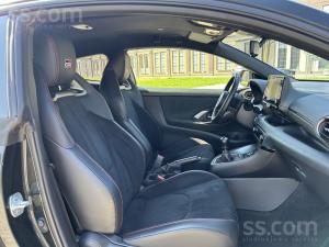 Melns Toyota Yaris 2022 Rīga, ar dzinēja tilpumu 1.60 L un nobraukumu 37 tūkst. km par 29500 €, foto 16 vietnē AUTOMOTO.COM.LV