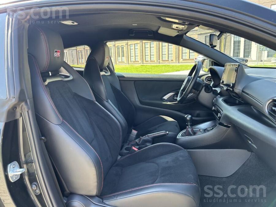 Melns Toyota Yaris 2022 Rīga, ar dzinēja tilpumu 1.60 L un nobraukumu 37 tūkst. km par 29500 €, foto 16 vietnē AUTOMOTO.COM.LV