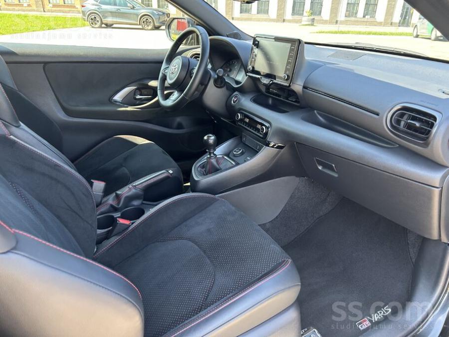 Melns Toyota Yaris 2022 Rīga, ar dzinēja tilpumu 1.60 L un nobraukumu 37 tūkst. km par 29500 €, foto 17 vietnē AUTOMOTO.COM.LV