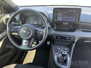 Melns Toyota Yaris 2022 Rīga, ar dzinēja tilpumu 1.60 L un nobraukumu 37 tūkst. km par 29500 €, foto 18 vietnē AUTOMOTO.COM.LV