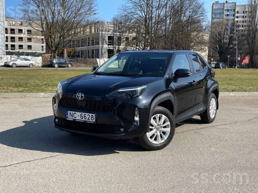 Melns Toyota Yaris 2022 Rīga, ar dzinēja tilpumu 1.50 L un nobraukumu 45 tūkst. km par 18900 €, foto 3 vietnē AUTOMOTO.COM.LV