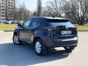 Melns Toyota Yaris 2022 Rīga, ar dzinēja tilpumu 1.50 L un nobraukumu 45 tūkst. km par 18900 €, foto 4 vietnē AUTOMOTO.COM.LV