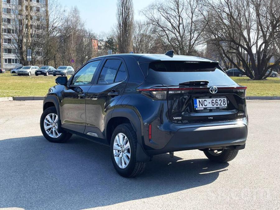 Melns Toyota Yaris 2022 Rīga, ar dzinēja tilpumu 1.50 L un nobraukumu 45 tūkst. km par 18900 €, foto 4 vietnē AUTOMOTO.COM.LV