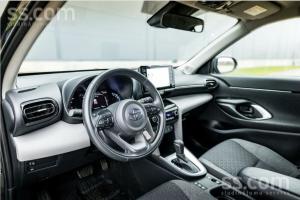 Melns Toyota Yaris 2022 Rīga, ar dzinēja tilpumu 1.50 L un nobraukumu 45 tūkst. km par 18900 €, foto 6 vietnē AUTOMOTO.COM.LV
