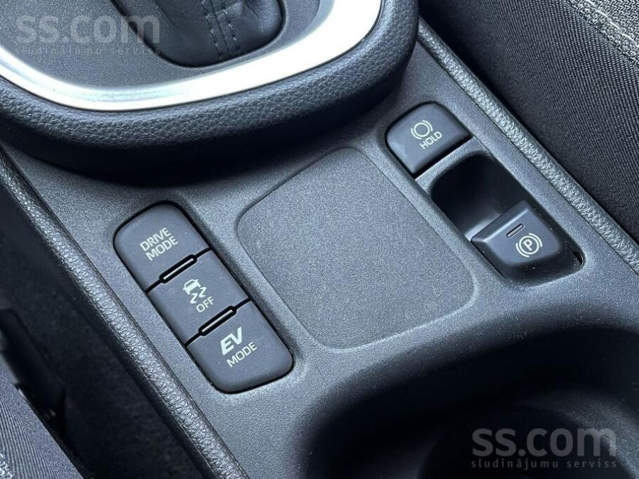 Melns Toyota Yaris 2022 Rīga, ar dzinēja tilpumu 1.50 L un nobraukumu 45 tūkst. km par 18900 €, foto 14 vietnē AUTOMOTO.COM.LV