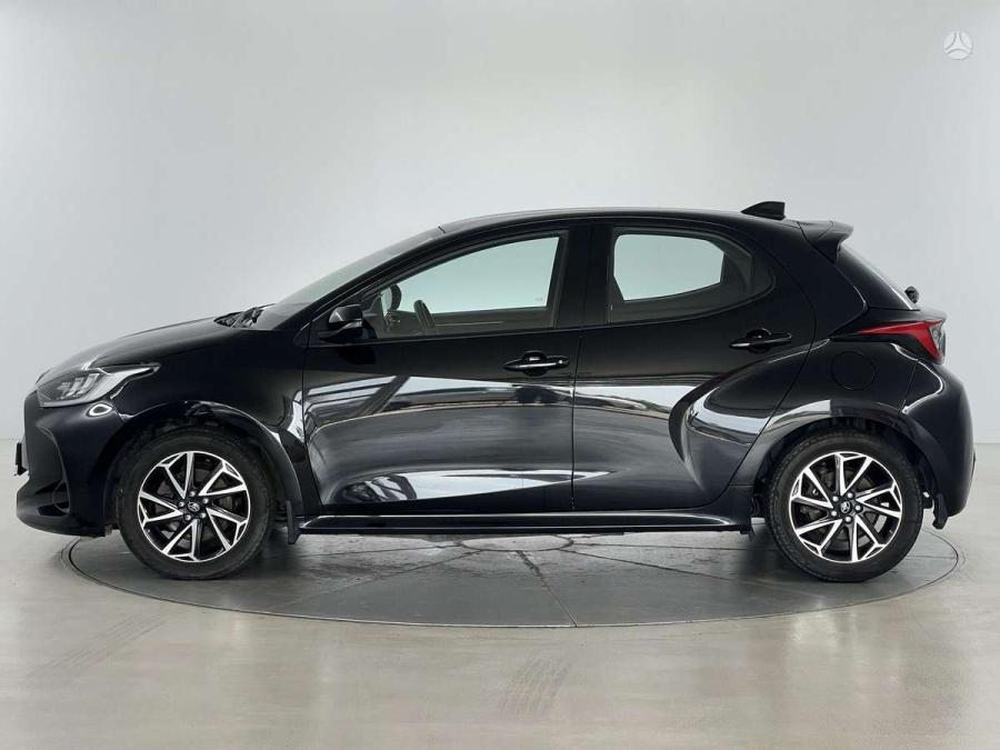Melns Toyota Yaris 2022 Viļņa, ar dzinēja tilpumu 1.49 L un nobraukumu 98 tūkst. km par 16900 €, foto 4 vietnē AUTOMOTO.COM.LV