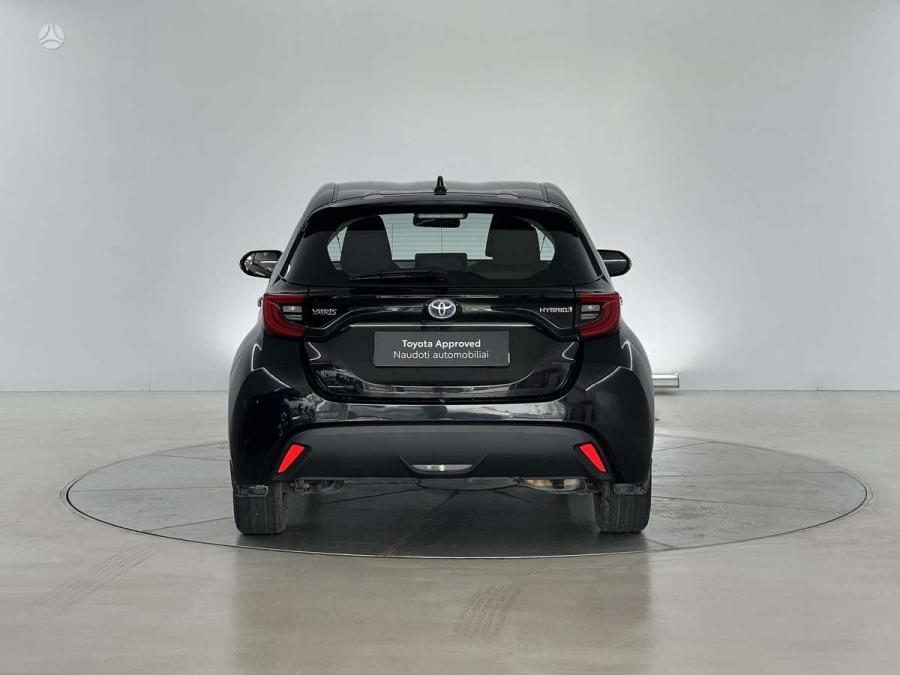 Melns Toyota Yaris 2022 Viļņa, ar dzinēja tilpumu 1.49 L un nobraukumu 98 tūkst. km par 16900 €, foto 5 vietnē AUTOMOTO.COM.LV