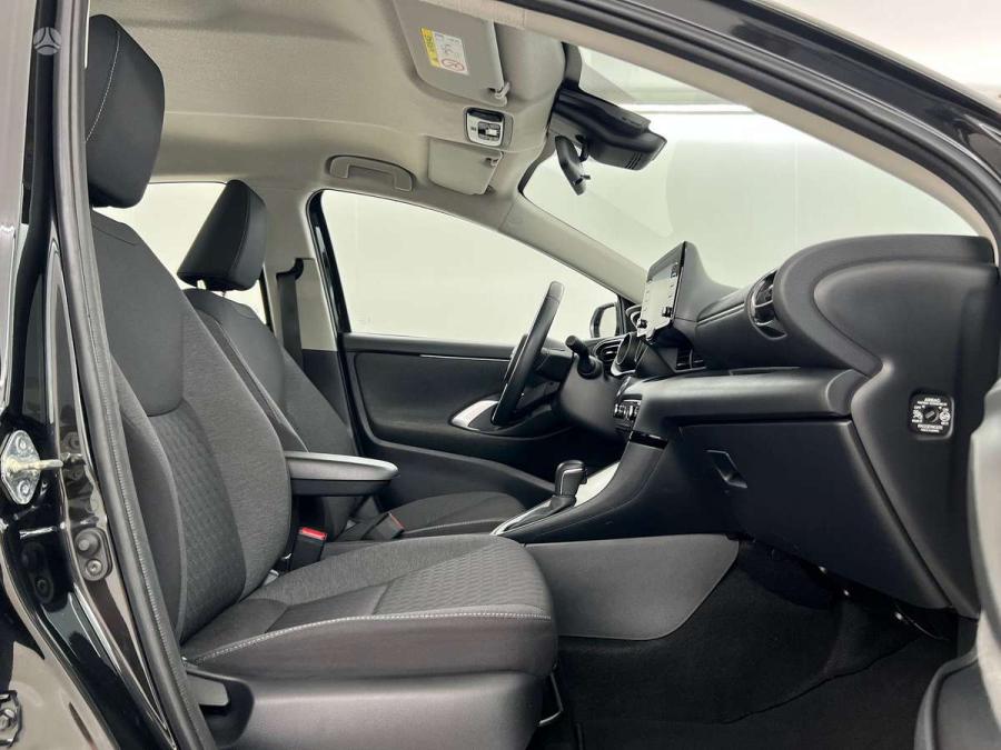 Melns Toyota Yaris 2022 Viļņa, ar dzinēja tilpumu 1.49 L un nobraukumu 98 tūkst. km par 16900 €, foto 7 vietnē AUTOMOTO.COM.LV